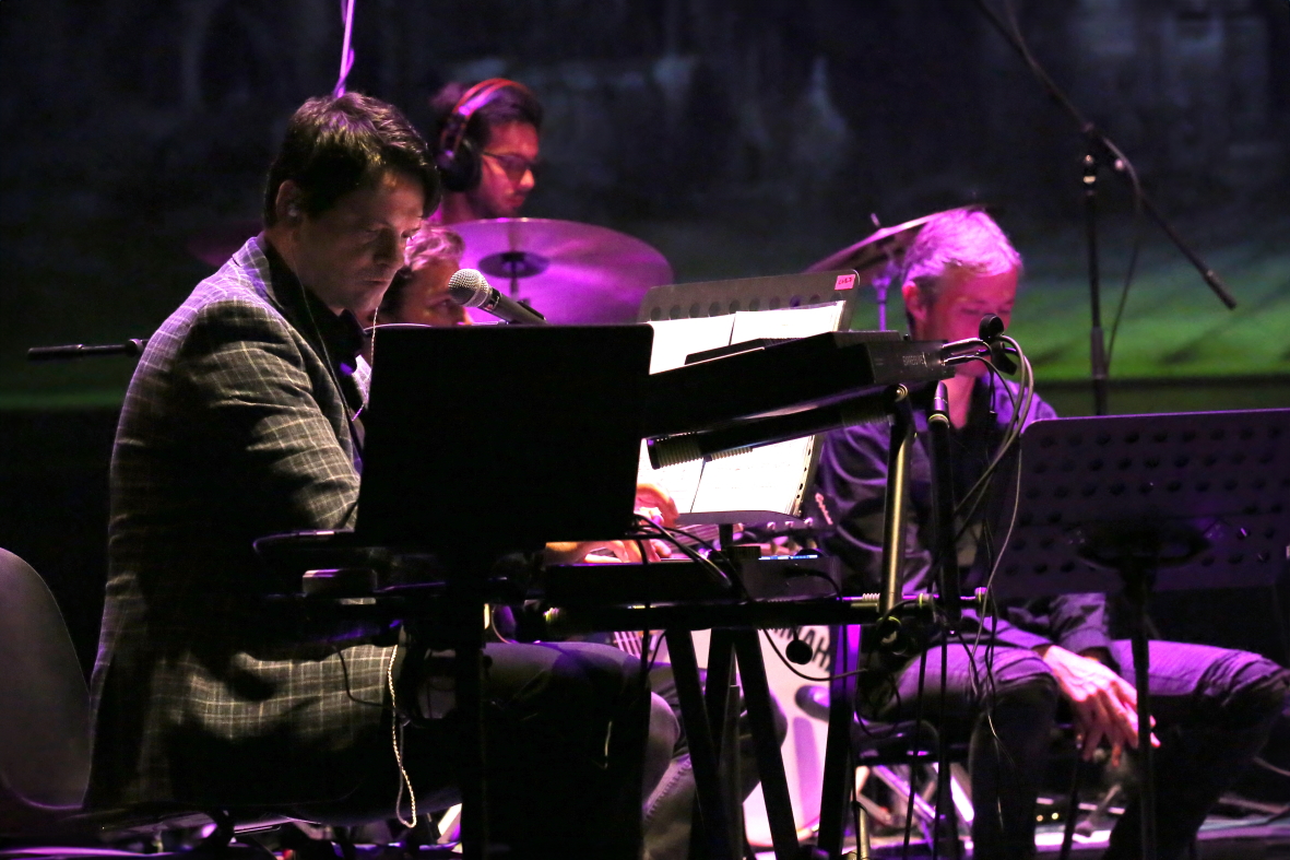 Cári Tibor & Folktronica Orchestra, 18 octombrie. Foto: Mihaela Marin ...